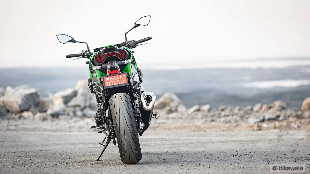 Kawasaki Z900 Right Side View Image – BikeWale