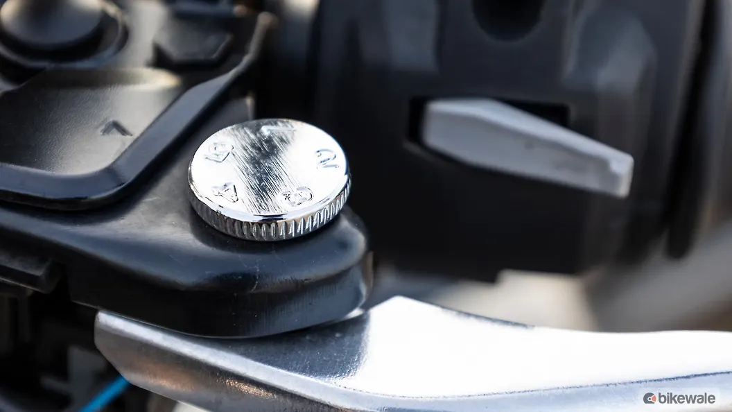 Kawasaki Versys 1100 Clutch Lever Adjuster Image – BikeWale