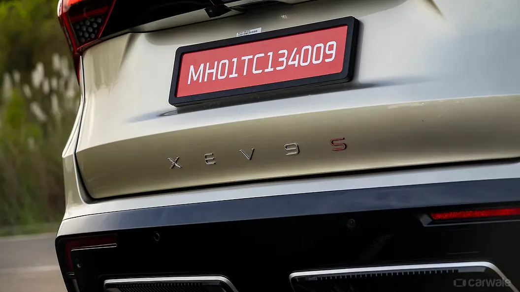 XEV 9S Rear Badge Image, XEV 9S Photos in India - CarWale