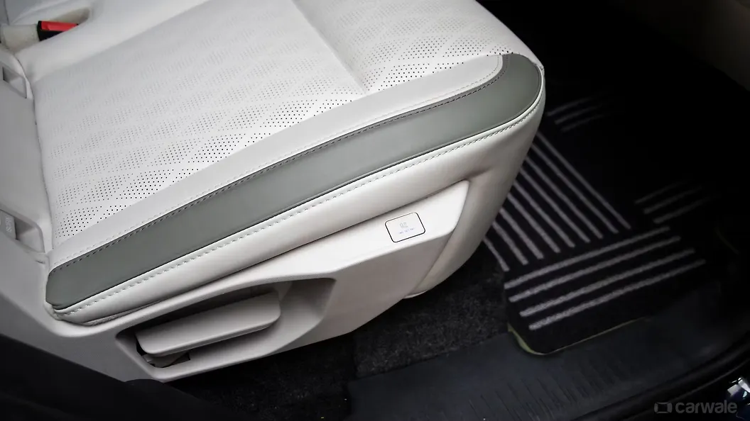 XEV 9S Rear Row Seat Adjustment Manual Image, XEV 9S Photos in India ...