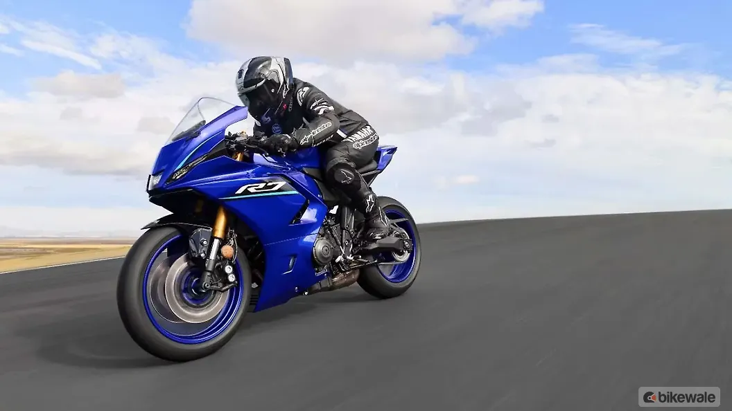 Yamaha YZF-R7 Right Front Three Quarter Image – BikeWale