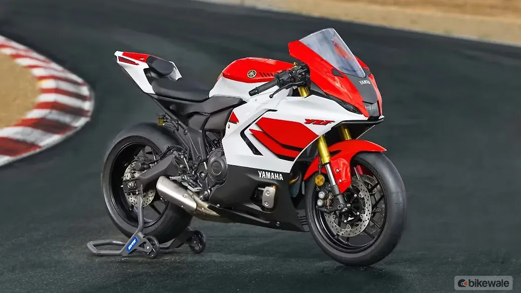 Yamaha YZF-R7 Right Side View Image – BikeWale
