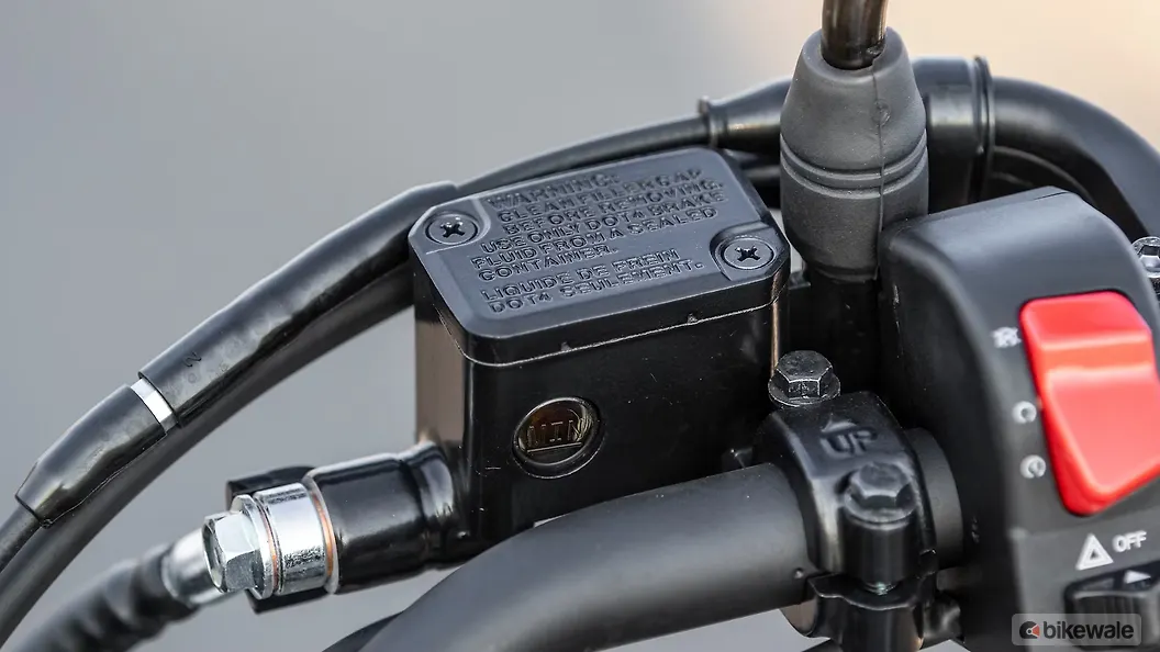 Yamaha XSR 155 Branding/Fuel Tank Decal Image – BikeWale