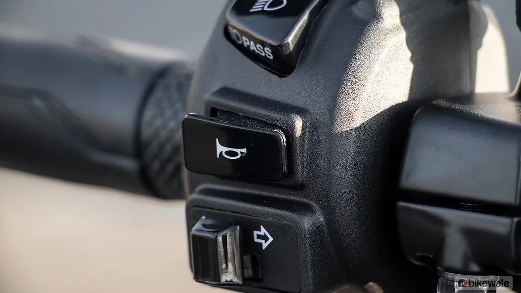 Yamaha XSR 155 Horn Button Image – BikeWale