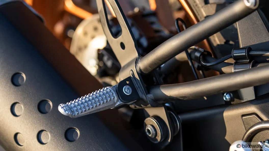 Yamaha XSR 155 Turn Indicators Switch Image – BikeWale