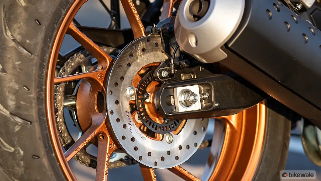 Yamaha XSR 155 Right Front Three Quarter Image – BikeWale