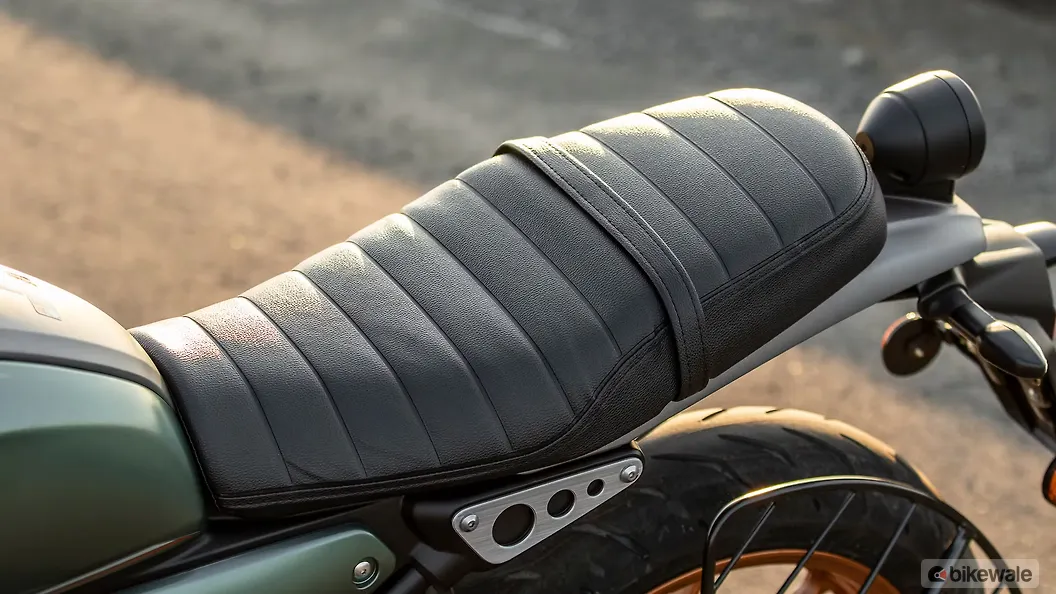 Yamaha XSR 155 Rear Reflex Reflector Image – BikeWale