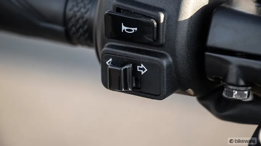 Yamaha XSR 155 Turn Indicators Switch Image – BikeWale
