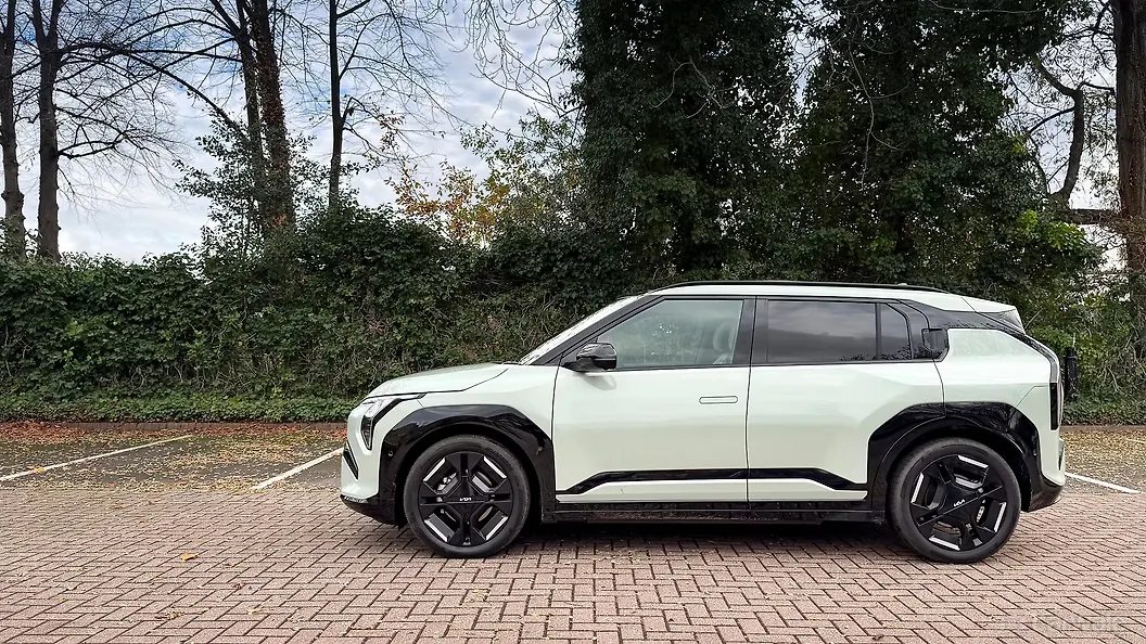 EV3 Right Front Three Quarter Image, EV3 Photos in India - CarWale