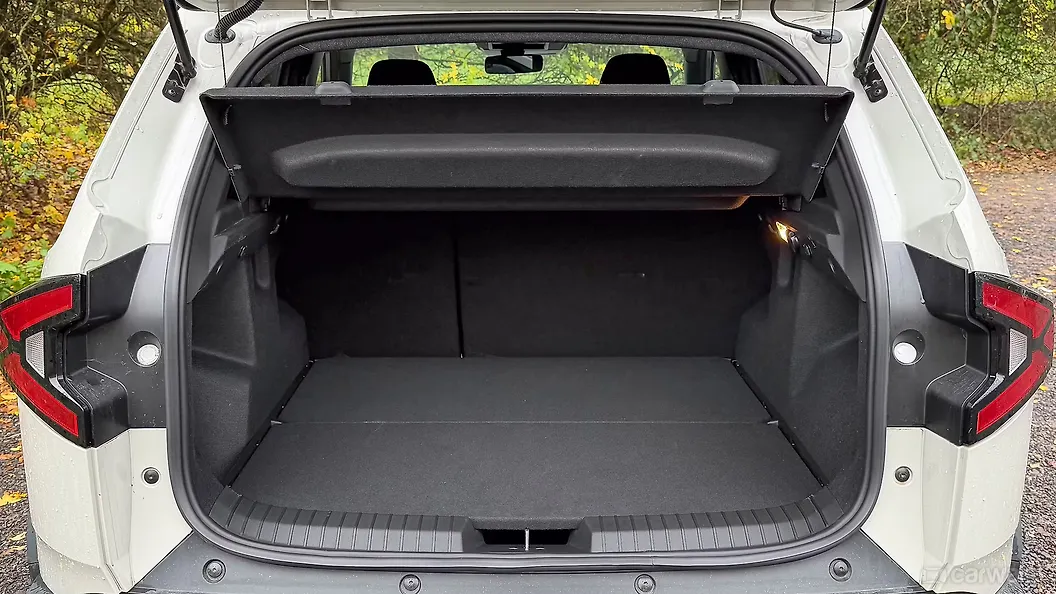 Duster Bootspace Image, Duster Photos in India - CarWale