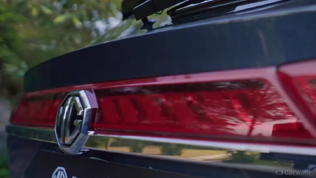 Hector Plus Headlight Image, Hector Plus Photos in India - CarWale