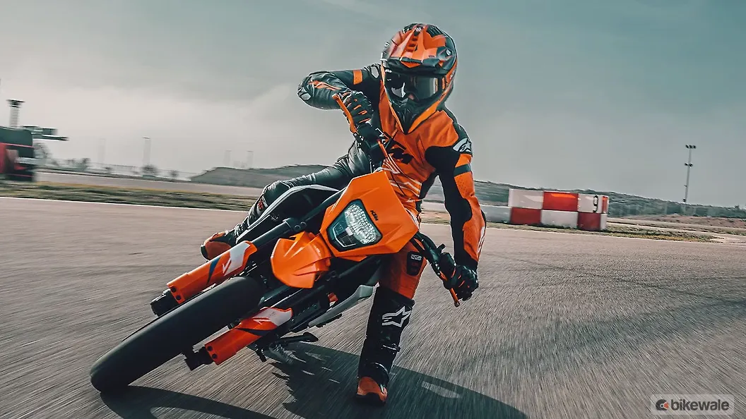 KTM 390 SMC R Right Side View Image – BikeWale