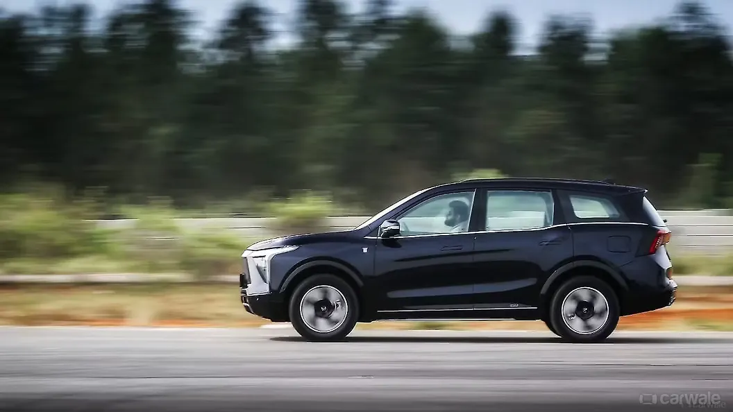 Mahindra XUV 7XO Images - XUV 7XO Interior & Exterior Photo Gallery ...