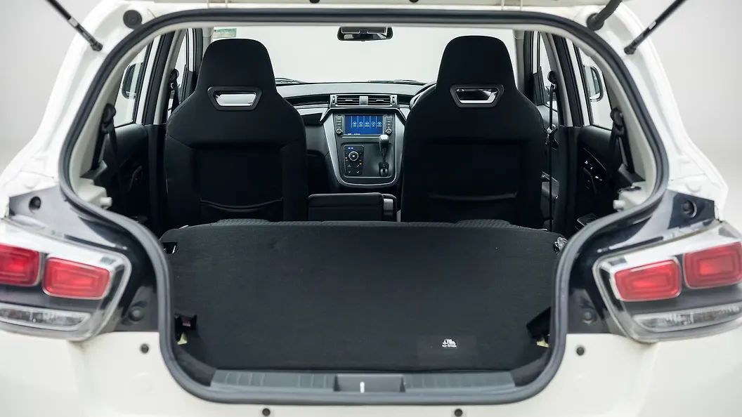 Mahindra KUV100 NXT Images, Interior & Exterior Photo Gallery - CarWale