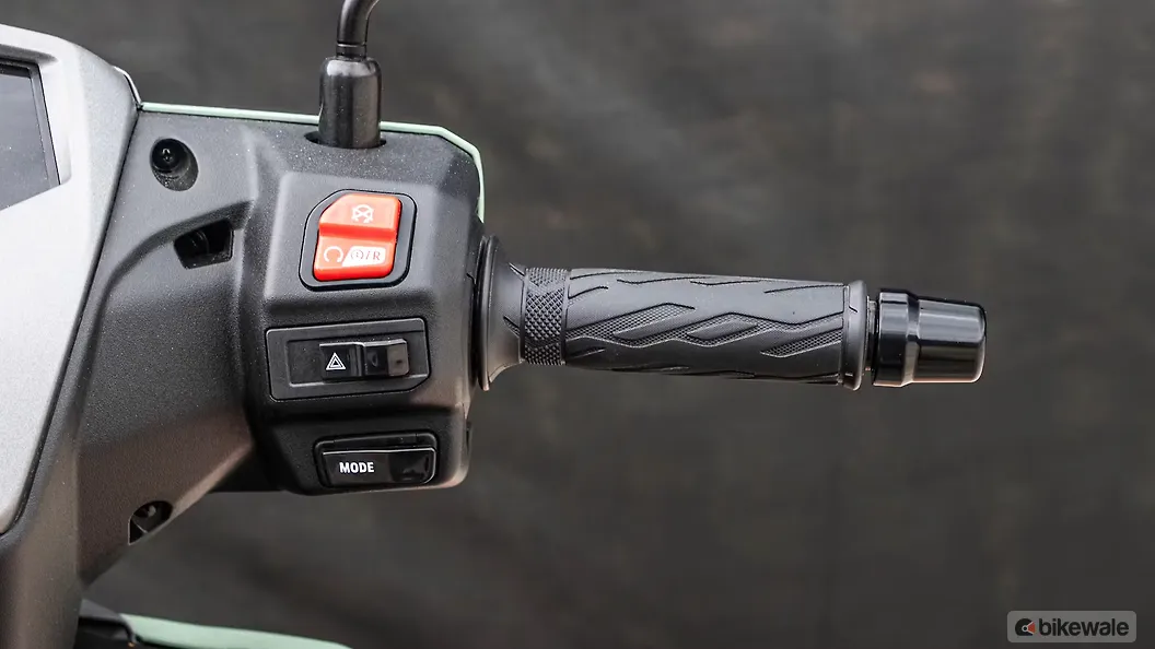 Suzuki E Access Right Side Throttle Grip Image – BikeWale