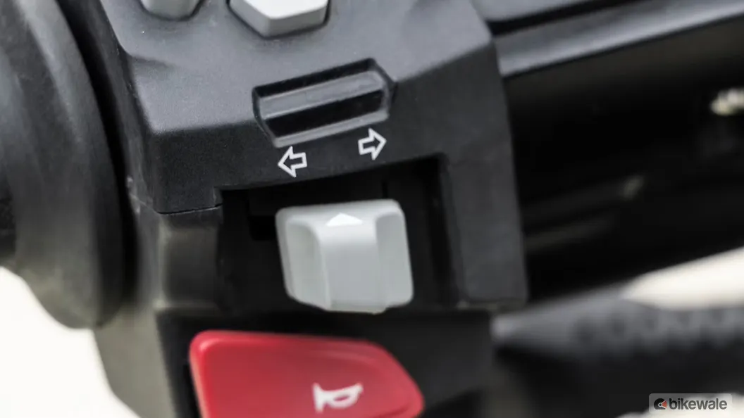 BMW CE 02 Turn Indicators Switch Image – BikeWale