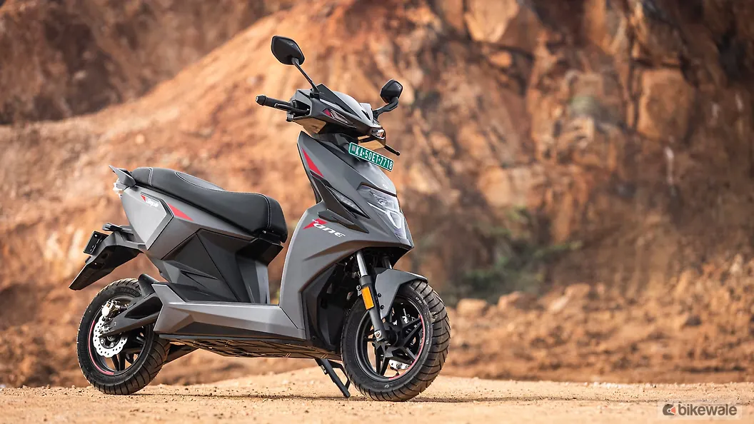 Simple Energy One Gen 2 Right Front Three Quarter Image – BikeWale