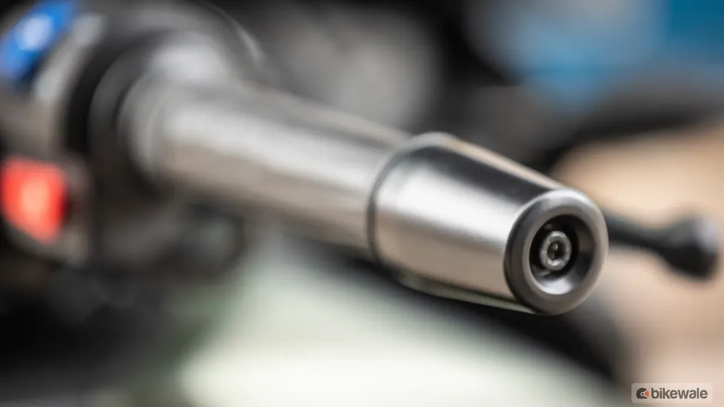 Hero Xoom 160 Bar End Weight Image – BikeWale