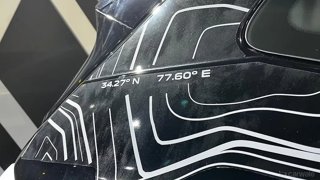 Duster Rear Quarter Glass Image, Duster Photos in India - CarWale