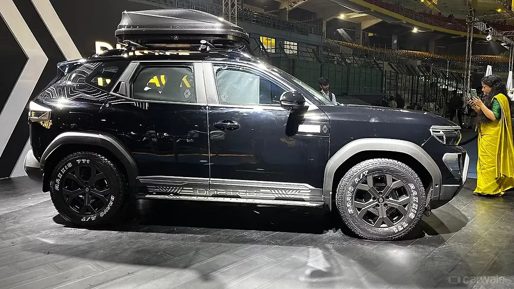 Duster Right Side View Image, Duster Photos in India - CarWale