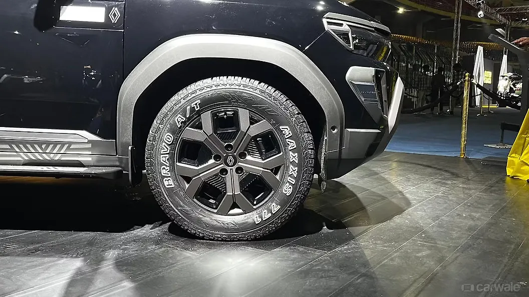 Duster Wheel Image, Duster Photos in India - CarWale