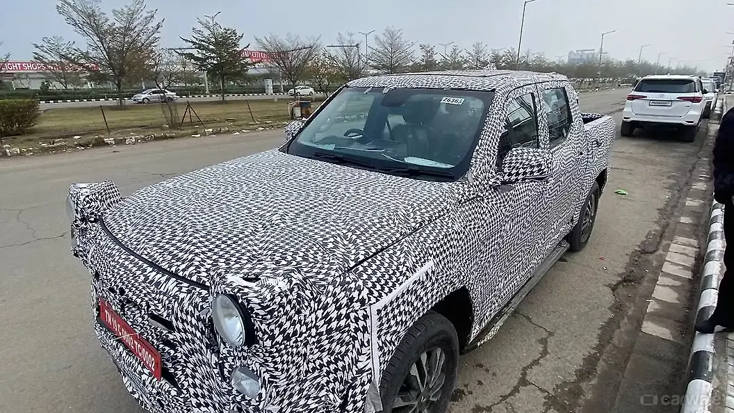 Global Pik Up Headlight Image, Global Pik Up Photos in India - CarWale