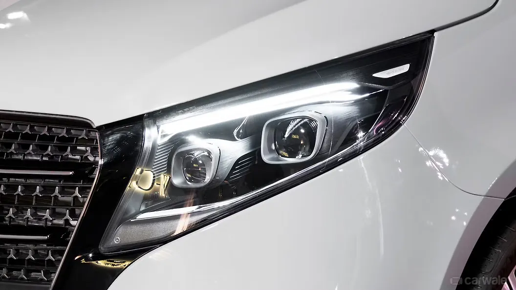 V-Class Headlight Image, V-Class Photos in India - CarWale