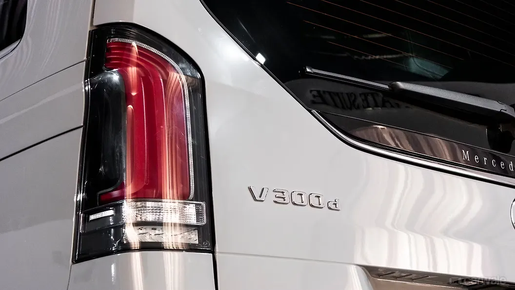 V-Class Tail Light/Tail Lamp Image, V-Class Photos in India - CarWale