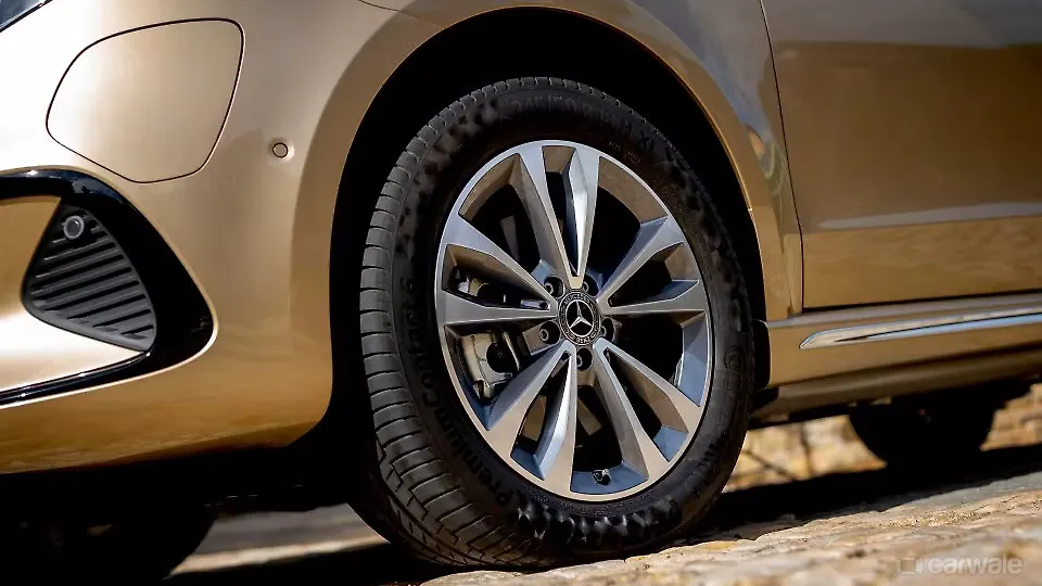V-Class Wheel Image, V-Class Photos in India - CarWale
