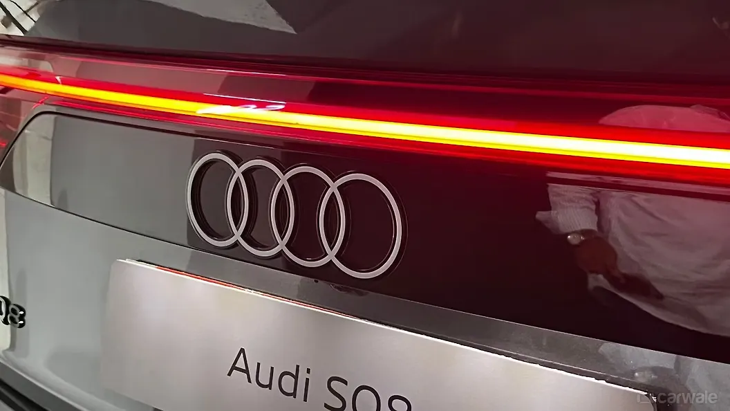 SQ8 Rear Logo Image, SQ8 Photos in India - CarWale
