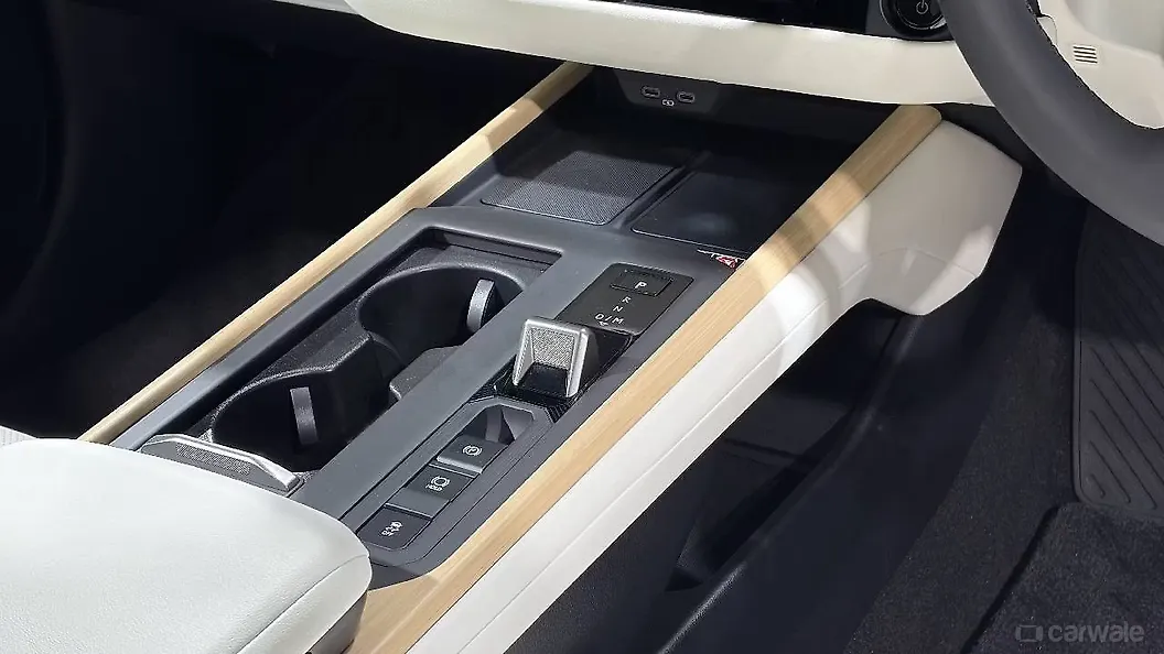 ES Center Console/Centre Console Storage Image, ES Photos in India ...