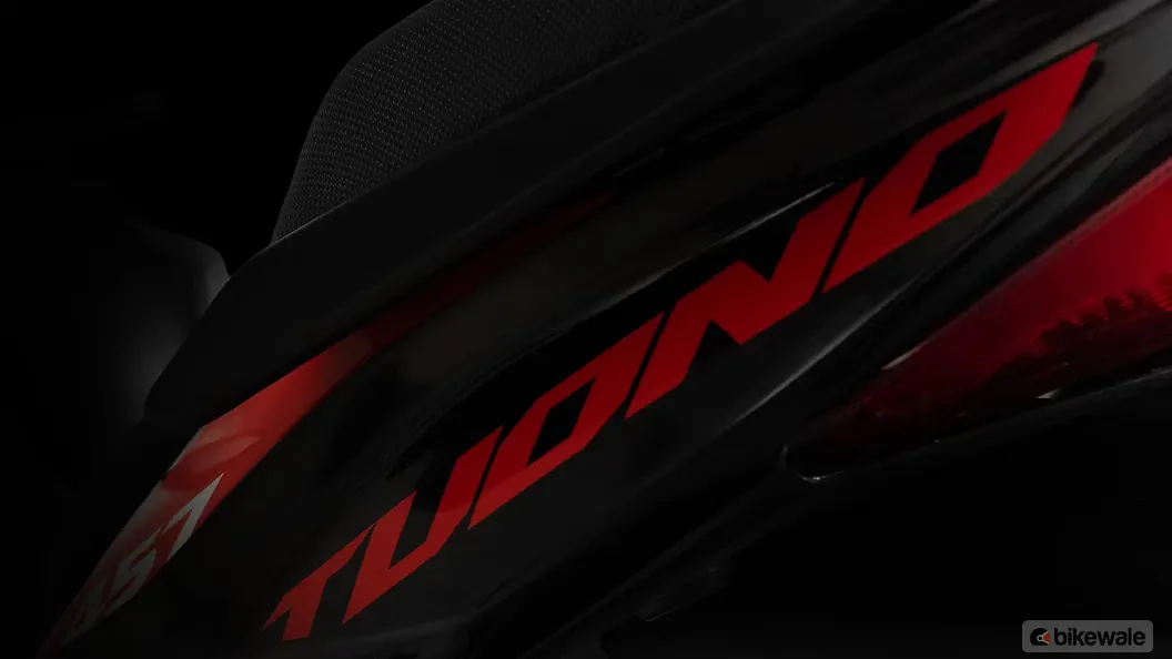 Aprilia Tuono 457 Right Side View Image – BikeWale
