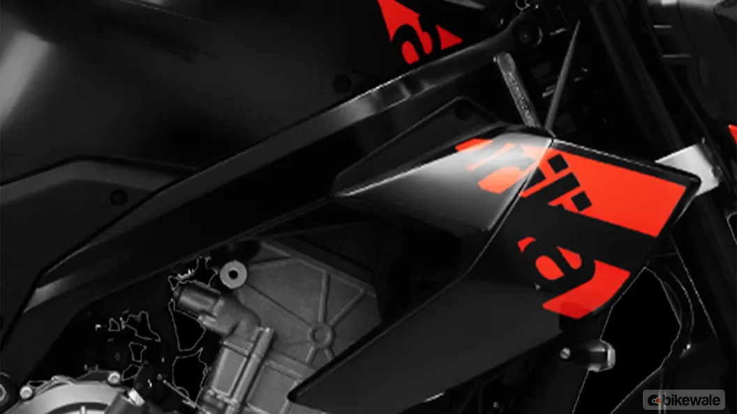 Aprilia Tuono 457 Branding/Fuel Tank Decal Image – BikeWale