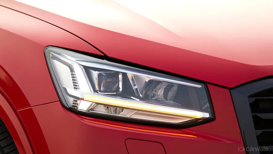 Q2 Blinker Image, Q2 Photos in India - CarWale