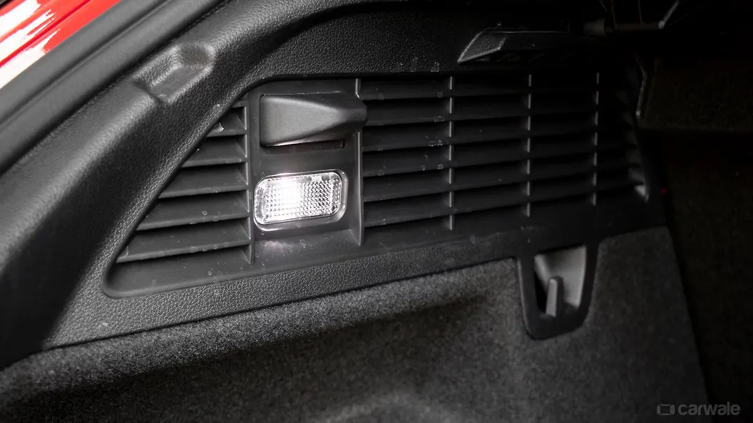 Q2 Boot Light Image, Q2 Photos in India - CarWale