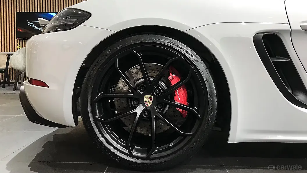 718 Front Fender Image, 718 Photos in India - CarWale