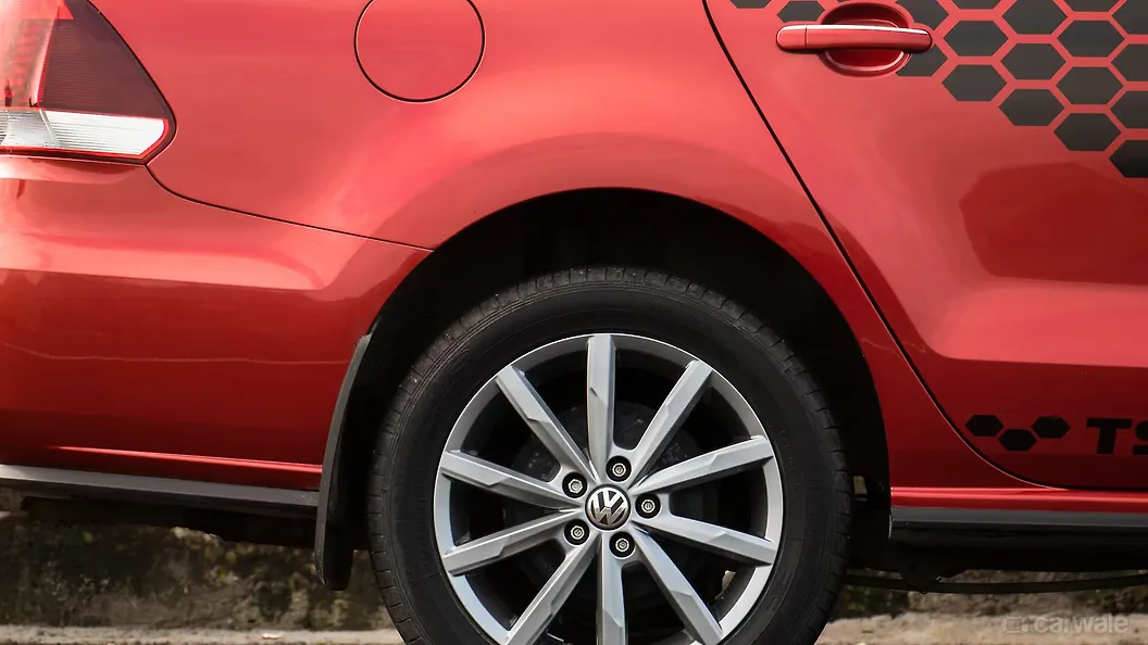 Vento Front Fender Image, Vento Photos in India - CarWale