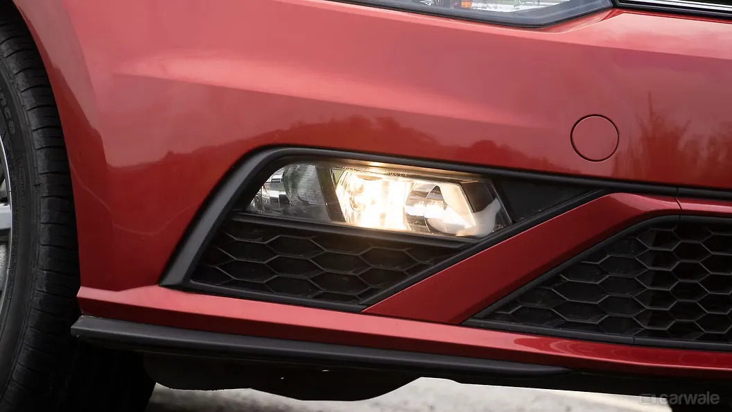 Vento Front Fog Lamp Image, Vento Photos in India - CarWale