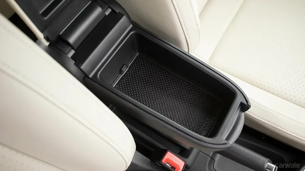 Vento Front Centre Arm Rest Storage Image, Vento Photos in India - CarWale