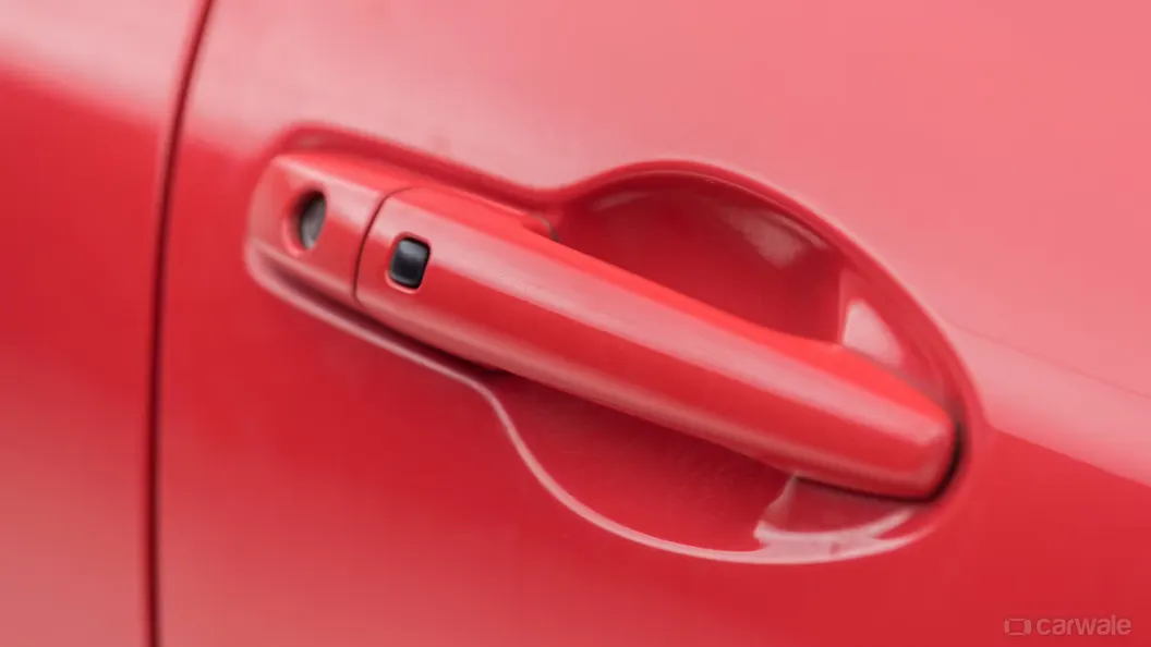 Swift Front Door Handle Image, Swift Photos in India - CarWale