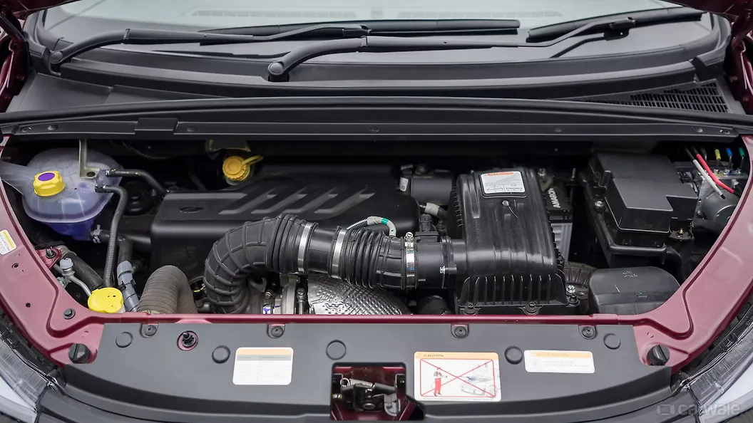 Marazzo Left Front Three Quarter Image, Marazzo Photos in India - CarWale