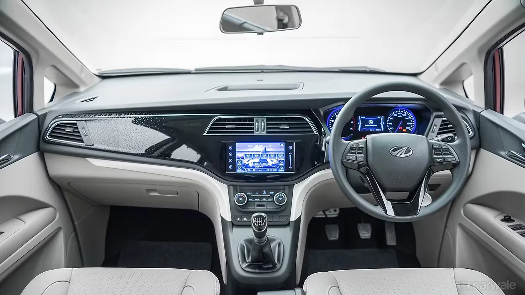 Marazzo Left Rear Three Quarter Image, Marazzo Photos in India - CarWale