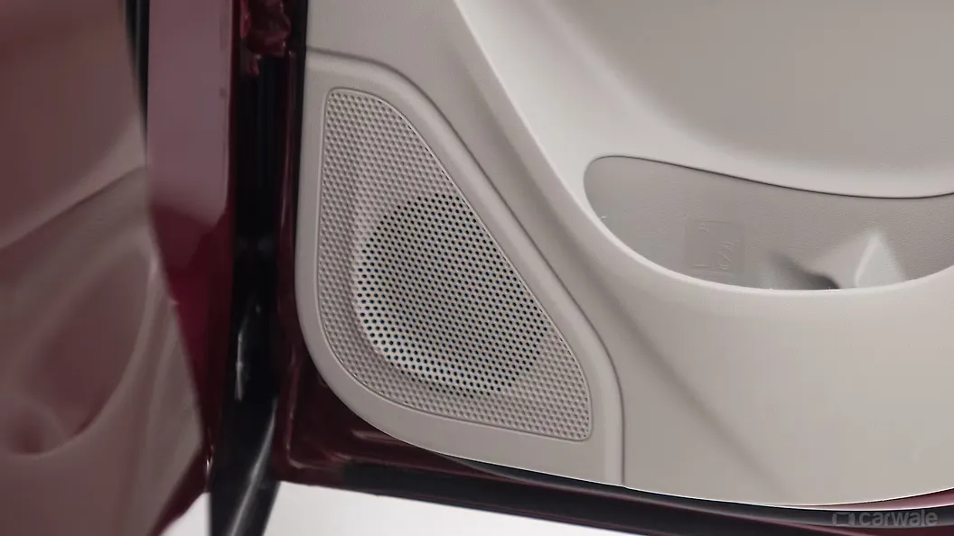 Marazzo Rear Speakers Image, Marazzo Photos in India - CarWale