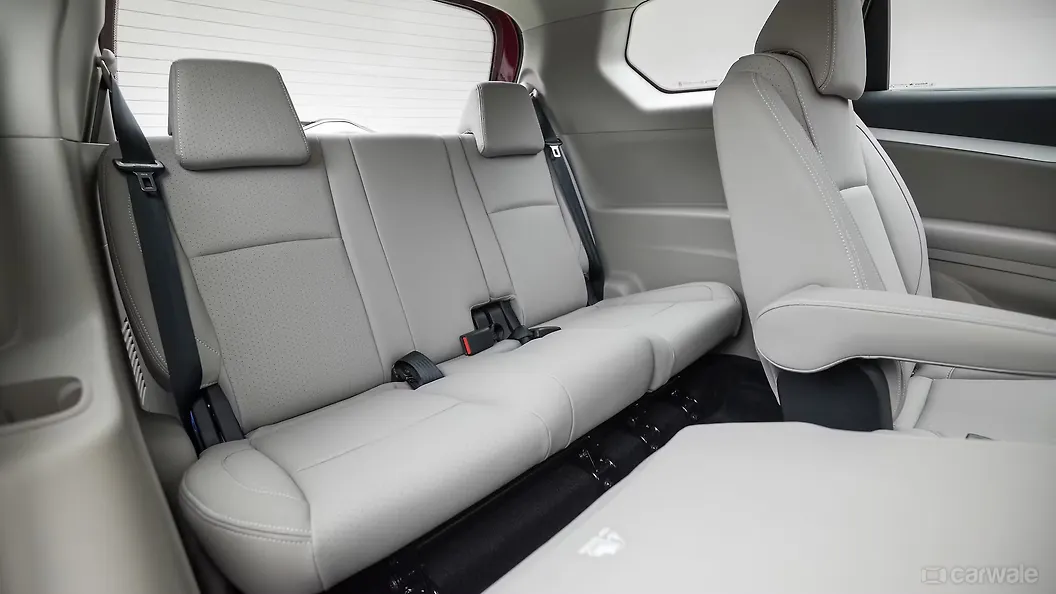 Marazzo [2018-2020] Third Row Seats Image, Marazzo [2018-2020] Photos ...