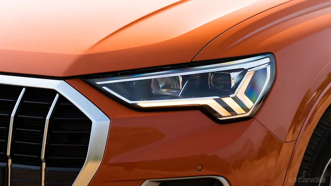 Q3 Blinker Image, Q3 Photos in India - CarWale