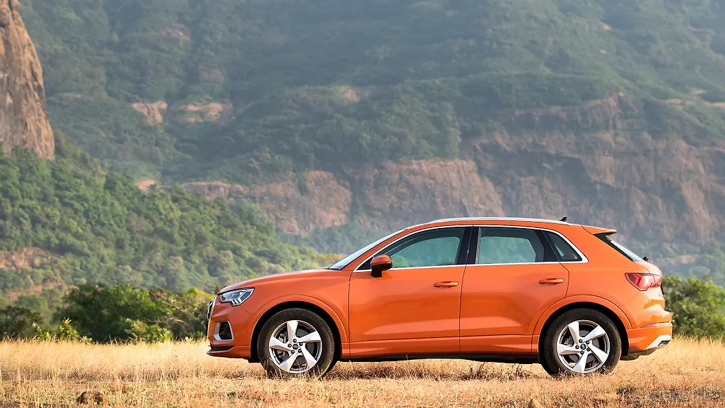 Q3 Left Side View Image, Q3 Photos in India - CarWale