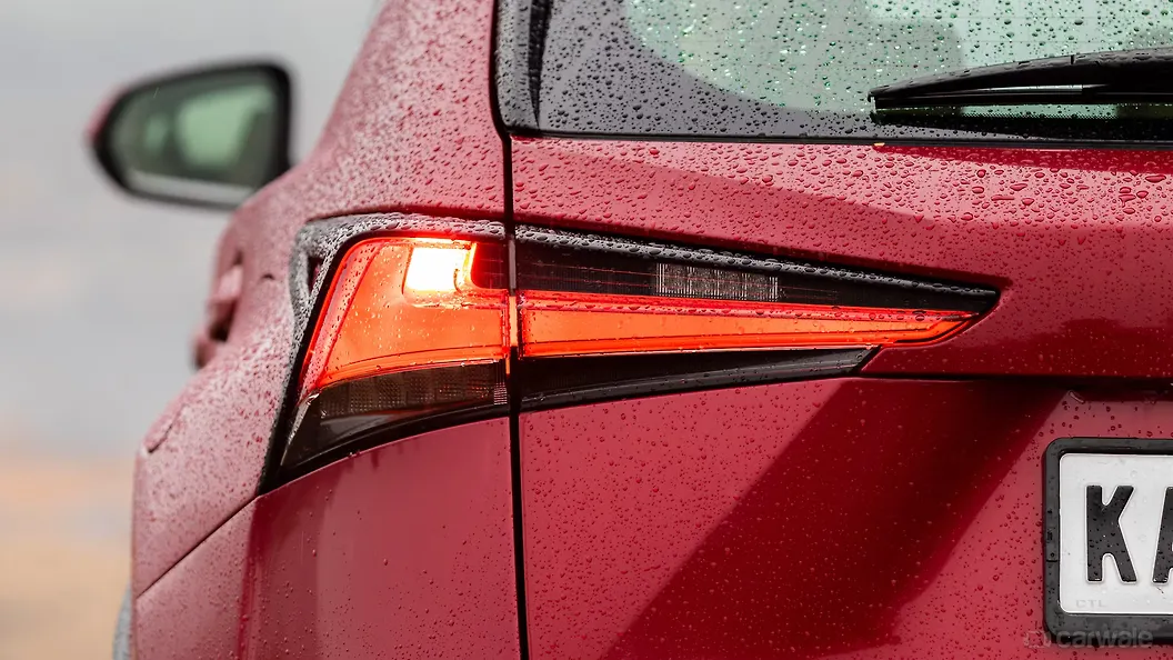 NX Tail Light/Tail Lamp Image, NX Photos in India - CarWale