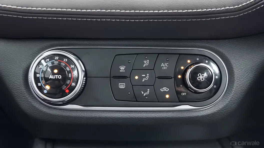 Kicks AC Controls Image, Kicks Photos in India - CarWale