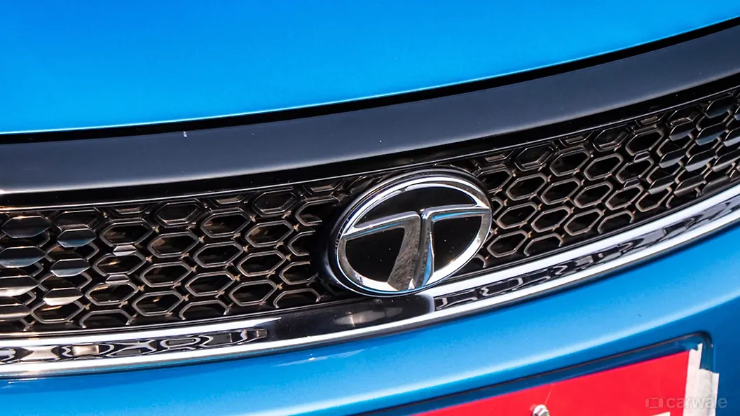 Altroz Front Logo Image, Altroz Photos in India - CarWale