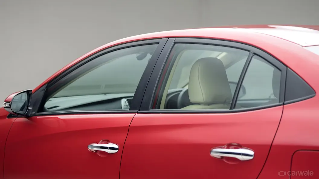 Yaris Side Glass Housing Image, Yaris Photos in India - CarWale